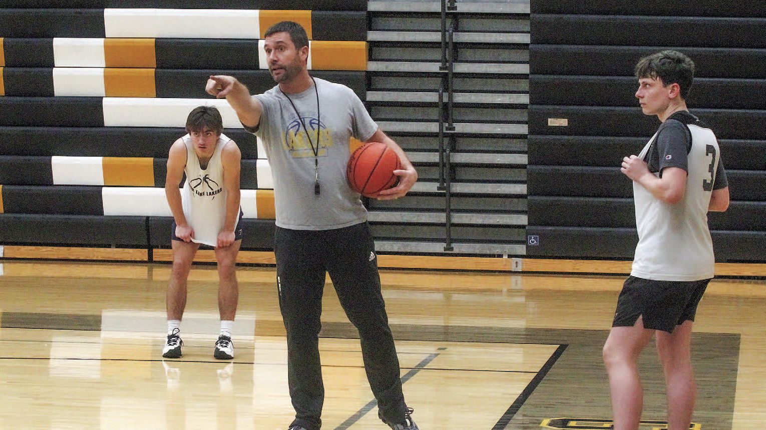 Lakers, Eagles have high hopes for 25-26